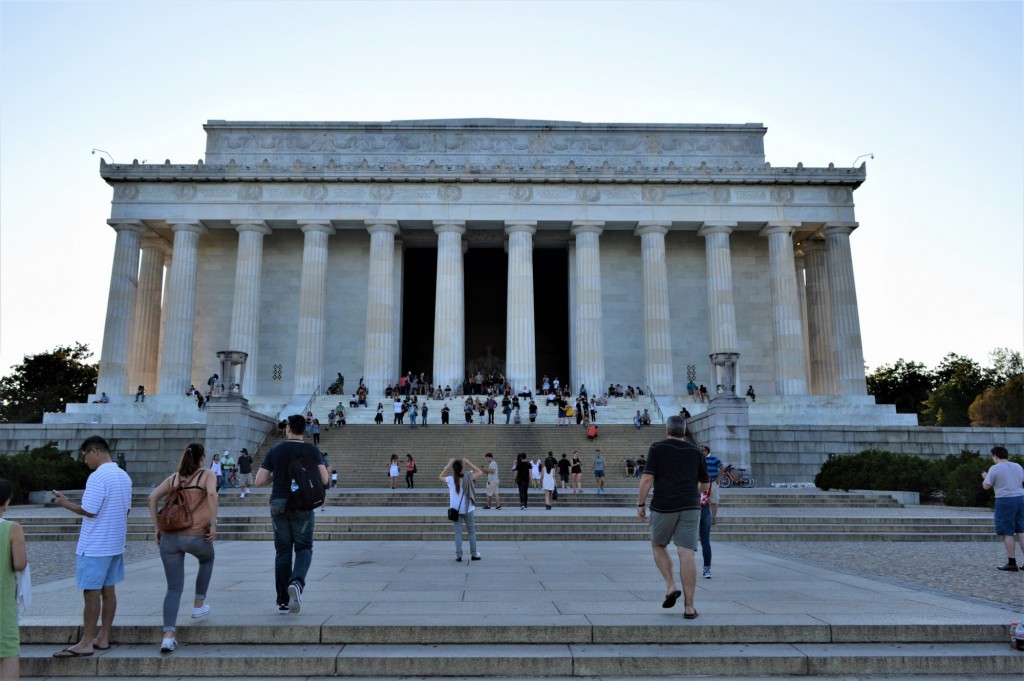 Visiting The Lincoln Memorial | Ambition Earth
